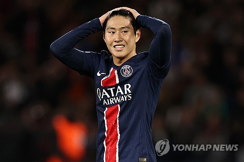 이강인(24·맨유) 현실로?…"PSG, 480억에 LEE 매각 고려"→에이전트도 EPL 팀들과 미팅 - 나무뉴스