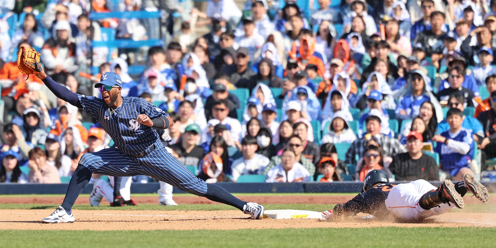 한화, KBO 최초 '퍼펙트' 내줄 뻔…37세 포수가 몸까지 던졌는데 '달랑 1안타'→5일 역전승 신기루였나? [대구 현장] (엑스포츠뉴스) - 나무뉴스