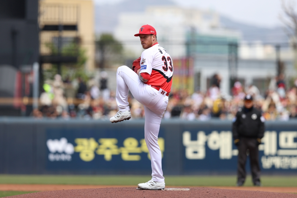 최고 154km 쾅!…'시즌 첫 QS+' KIA 올러 "까다로운 타자 많은 KBO리그, 많이 배우고 있다" [광주 인터뷰] (엑스포츠뉴스) - 나무뉴스