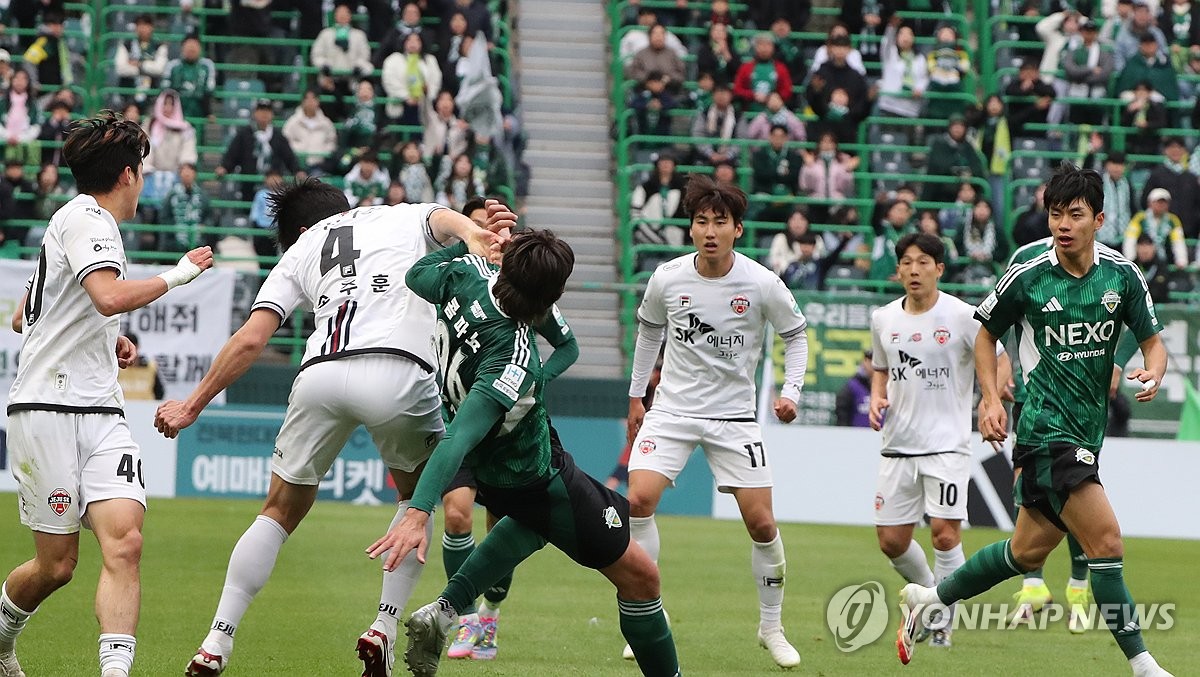 中 '씹어 먹은' 195cm 콤파뇨, K리그는 적응 중?…포엣 감독 신뢰 '굳건하다' - 나무뉴스