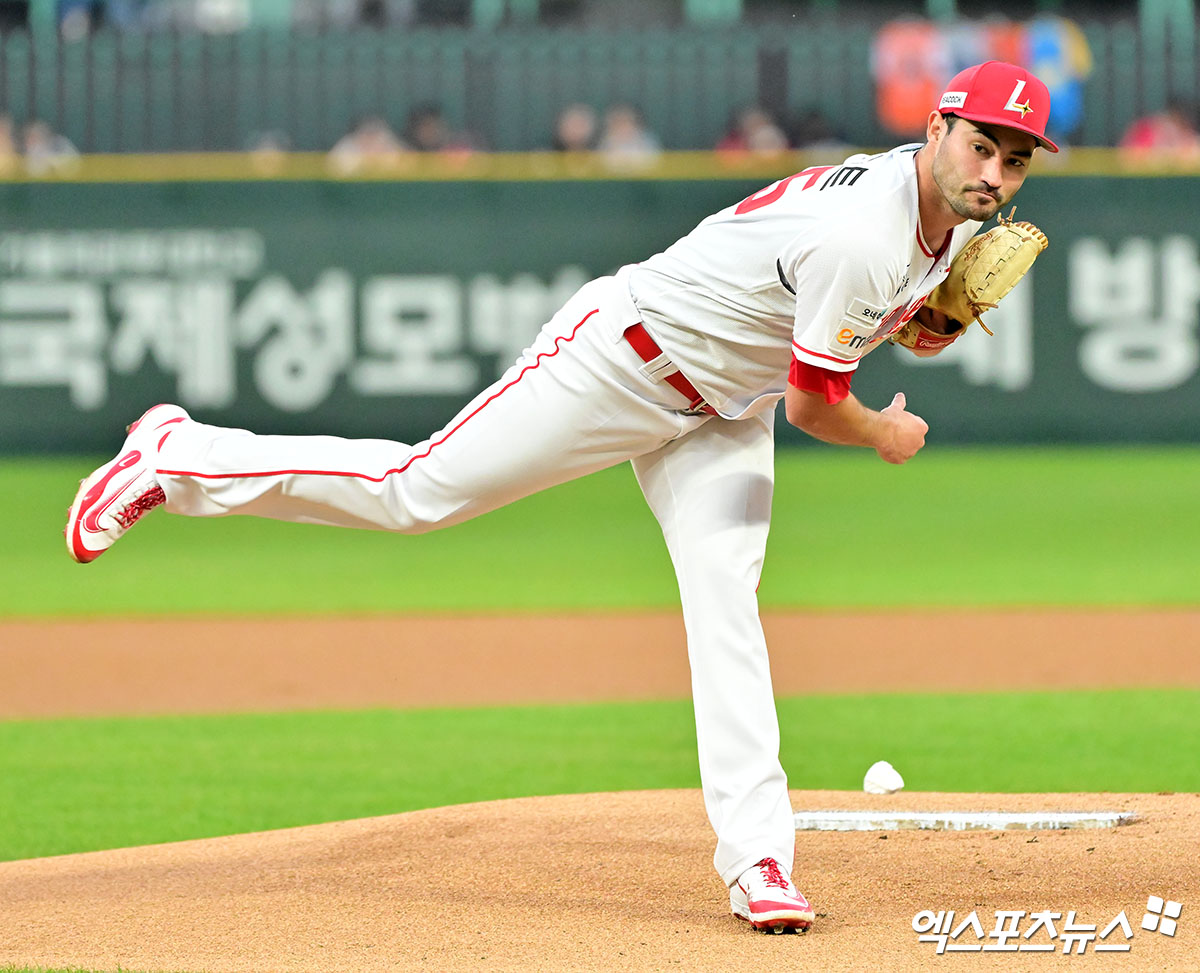 '헛스윙, 헛스윙, 또 헛스윙!' 베일 벗은 SSG 화이트, 4이닝 만에 KKKKKKKK '압도적 구위'…KBO 데뷔전 4⅓이닝 2실점 [인천 라이브] (엑스포츠뉴스) - 나무뉴스
