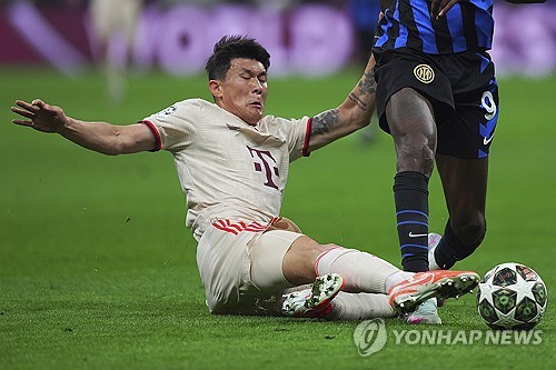 "김민재, 이게 마지막 경기였으면"…뮌헨 팬들, UCL 탈락에 "KIM OUT!" 저주 퍼붓네 (엑스포츠뉴스) - 나무뉴스