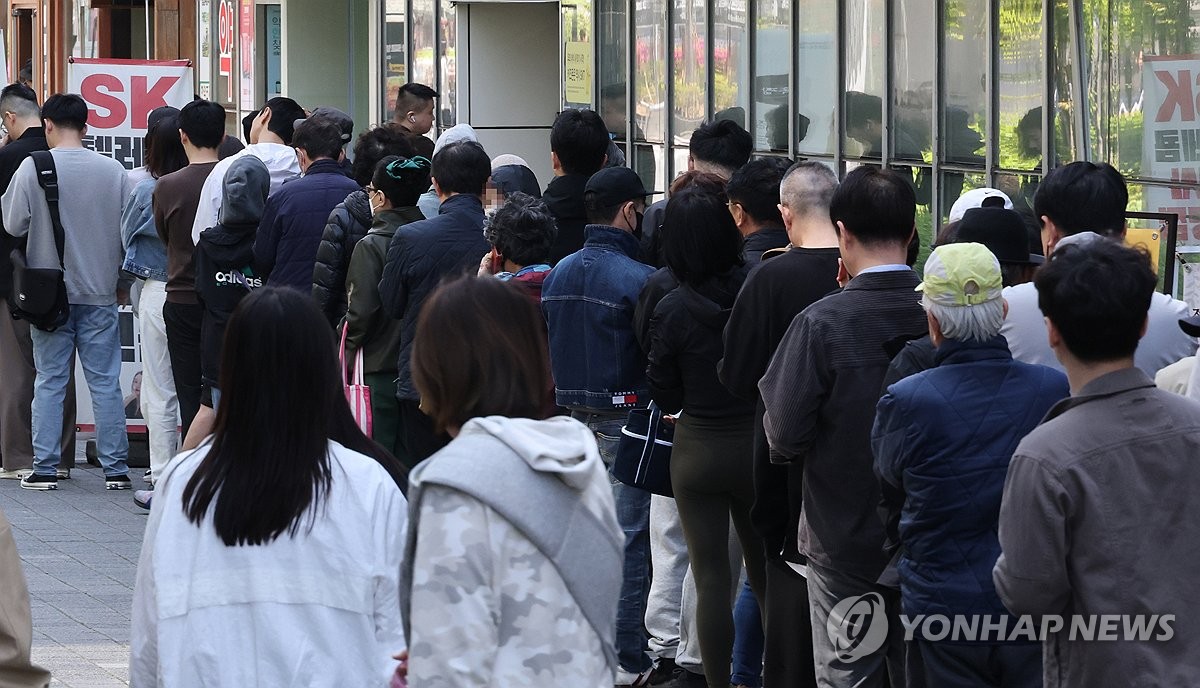 '기회는 지금' 보조금 늘리는 KT·LGU+…부동 1위 SKT 흔들리나(종합2보) - 나무뉴스