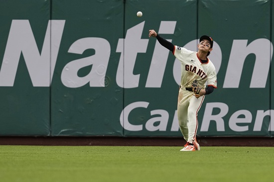 이정후 쾌거! '총합 1조 5710억' 소토·타티스 주니어와 동급 실화?…'6G 연속 안타' 이정후, '올 MLB 팀' 세컨드 선정 - 나무뉴스