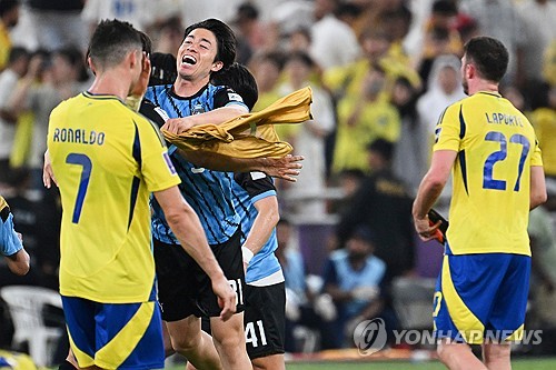 '호날두 은퇴하라' CR7의 치욕! 노마크 헛발질→시저스킥 허공→실점 때마다 짜증…ACLE 4강 탈락 (엑스포츠뉴스) - 나무뉴스