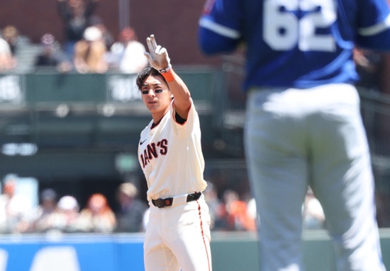 '3G 연속 안타+홈 보살' 이정후, '타구 속도 160km' 2루타→'28일 만' 멀티 볼넷 3출루…SF 4-8 패 (엑스포츠뉴스) - 나무뉴스