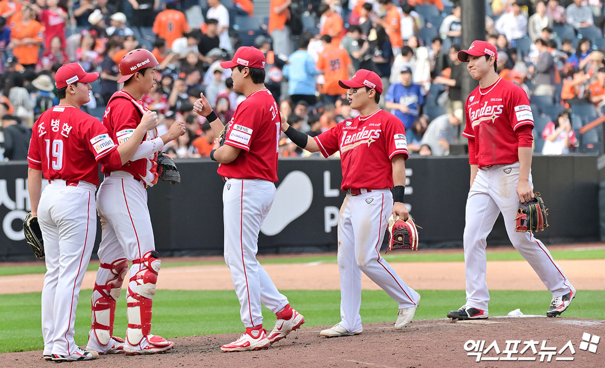 '삼진 18개+무득점 패배'에도 주저앉지 않았다...'승승승승→3위와 3.5G 차' SSG가 힘을 내기 시작했다 (엑스포츠뉴스) - 나무뉴스