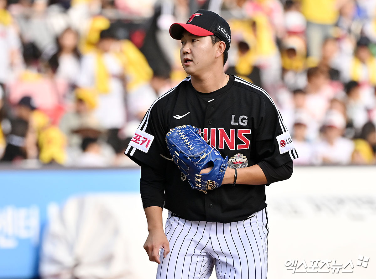 반년 만에 실전, 그런데 최고 148㎞…LG가 기다리는 복덩이 유영찬, 1군 복귀 정조준 [사직 현장] (엑스포츠뉴스) - 나무뉴스