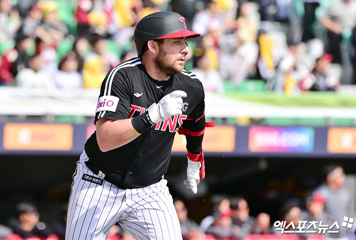 '4G 연속 홈런 쾅쾅쾅쾅' 오스틴은 팀만 생각한다 "홈런왕? 흥미로운 타이틀 아냐...팀이 우승했으면" [인천 현장] (엑스포츠뉴스) - 나무뉴스