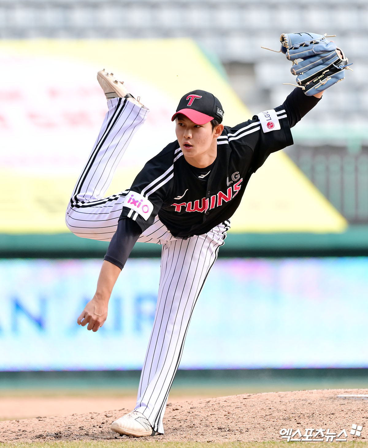 한화 추격 잠재운 155km/h 강속구, 김영우는 떨지 않았다…"앞으로도 다 막겠다" [잠실 인터뷰] - 나무뉴스