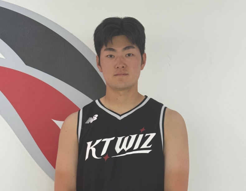 KIA 10R 지명→방출→KT 입단, 묵묵히 준비 중인 최용준..."저만의 전력분석 노트 작성하고 있어요" [수원 현장] (엑스포츠뉴스) - 나무뉴스