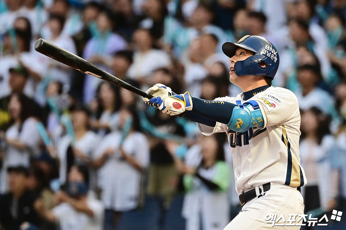 '트레이드 성사' SSG, NC에 신인 4R 지명권+현금 주고 외야수 김성욱 영입..."외야 선수층 강화" [공식발표] (엑스포츠뉴스) - 나무뉴스