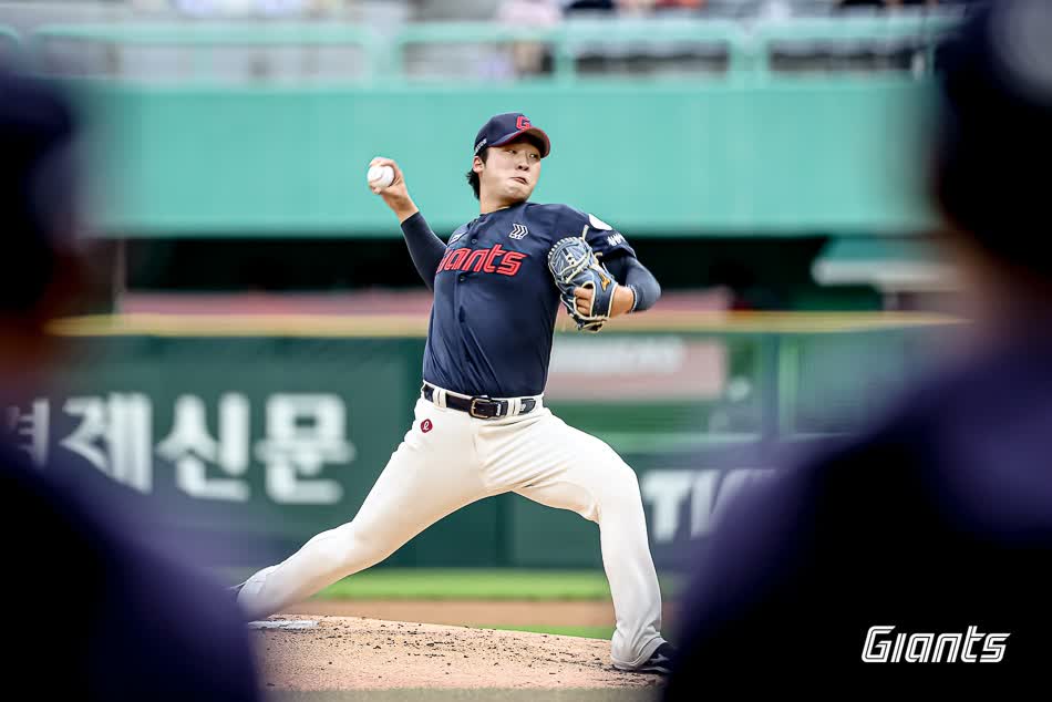 '졌.잘.싸' 보여준 이민석, 155km/h 강속구 쾅!…11K SSG 에이스에 안 밀렸다 [인천 현장] (엑스포츠뉴스) - 나무뉴스