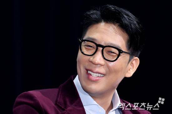 성매매 의혹에 MC몽까지? SNS 정리…"왜 삭제했나요?" '업무배제'에 쏠린 관심 (엑스포츠뉴스) - 나무뉴스