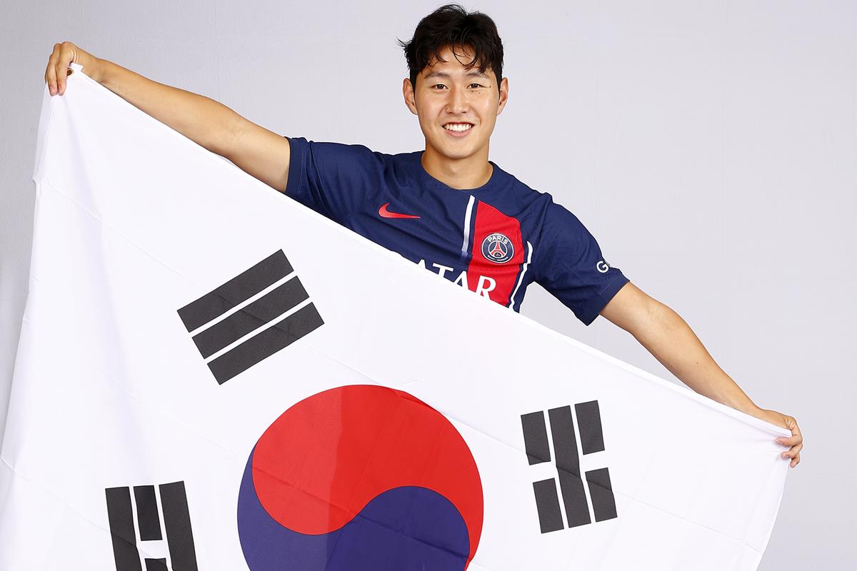 韓 축구 초대박! 이강인, EPL 러브콜 쏟아진다…PSG 소식통 "맨유+아스널+빌라, LEE 싹 다 노린다" (엑스포츠뉴스) - 나무뉴스