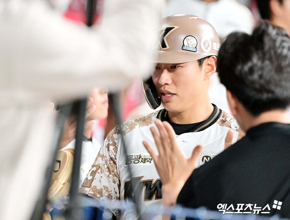 송성문, KBO 역대 최고 기록 '또' 갈아치웠다…땅볼 출루→무관심 속 2루 안착→'33연속 도루 성공' 이어가 [고척 라이브] (엑스포츠뉴스) - 나무뉴스