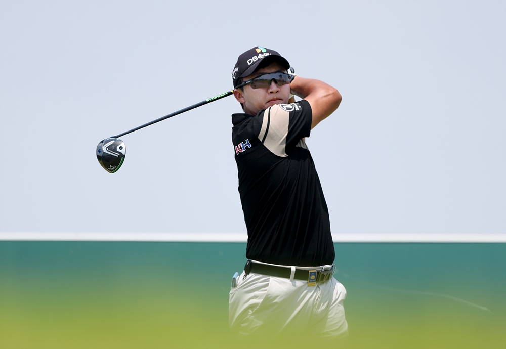 8언더파 맹타에도…KPGA 스타 김홍택 "골프, 아직도 모르겠네요" - 나무뉴스