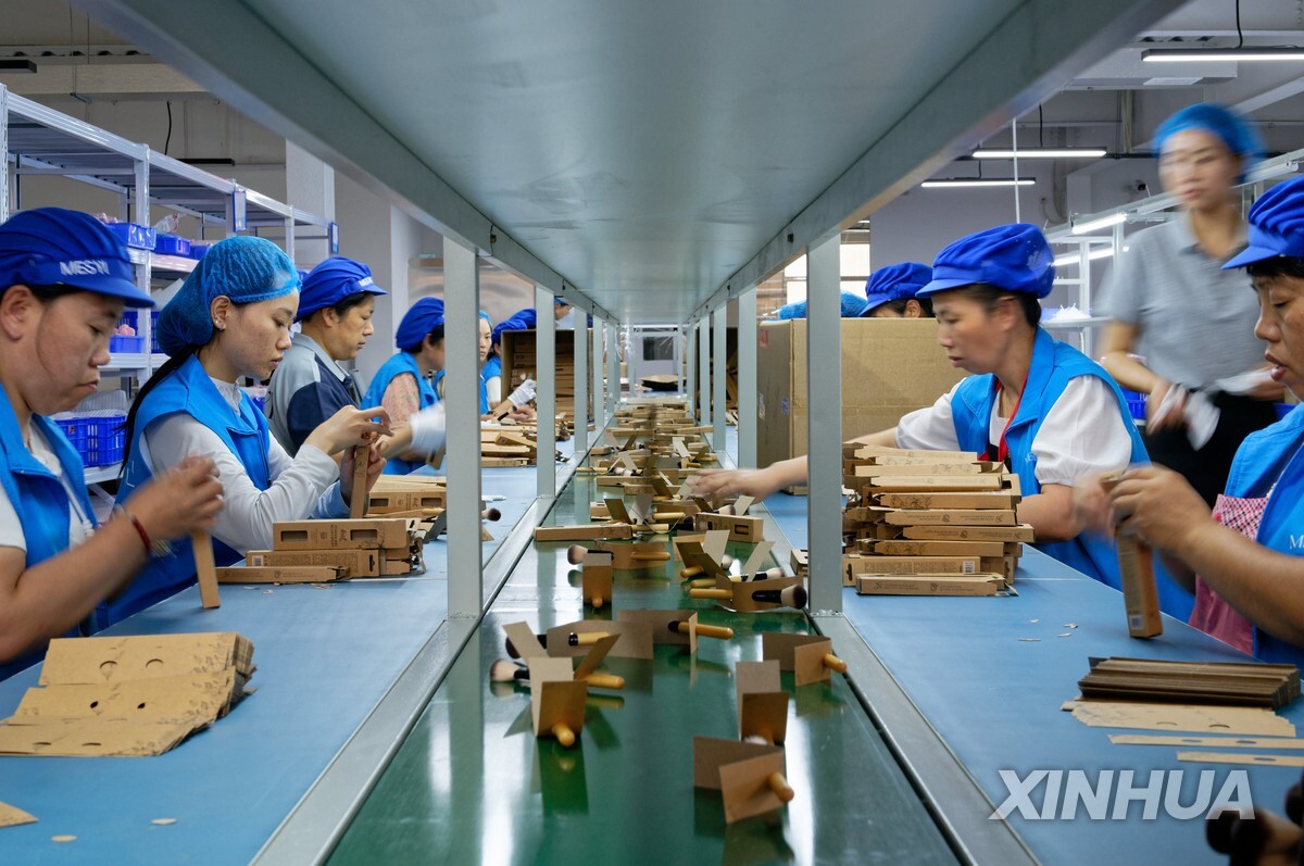 中 6월 제조업 PMI 49.7…미중 관세전쟁 휴전에도 석달째 '수축' (연합뉴스) - 나무뉴스