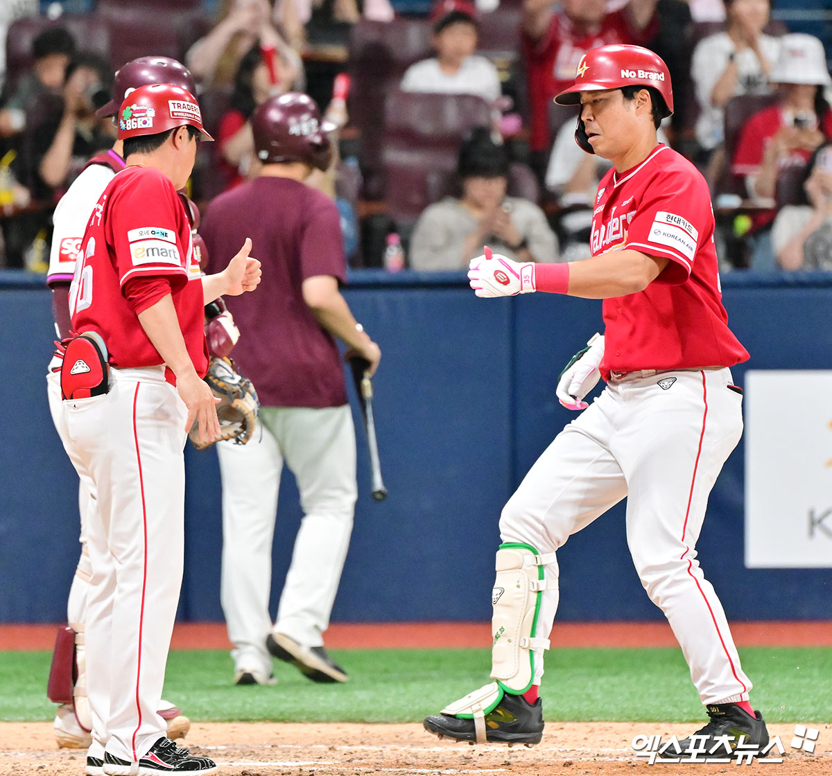 'KIA 4연승 막았다'…SSG, 한유섬·고명준 멀티히트+불펜 무실점 앞세워 전날 패배 설욕 (엑스포츠뉴스) - 나무뉴스