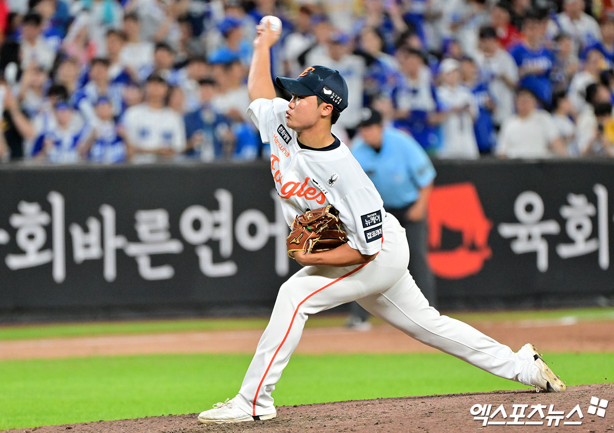 7회초 등판한 한화 정우주[포토] (엑스포츠뉴스) - 나무뉴스
