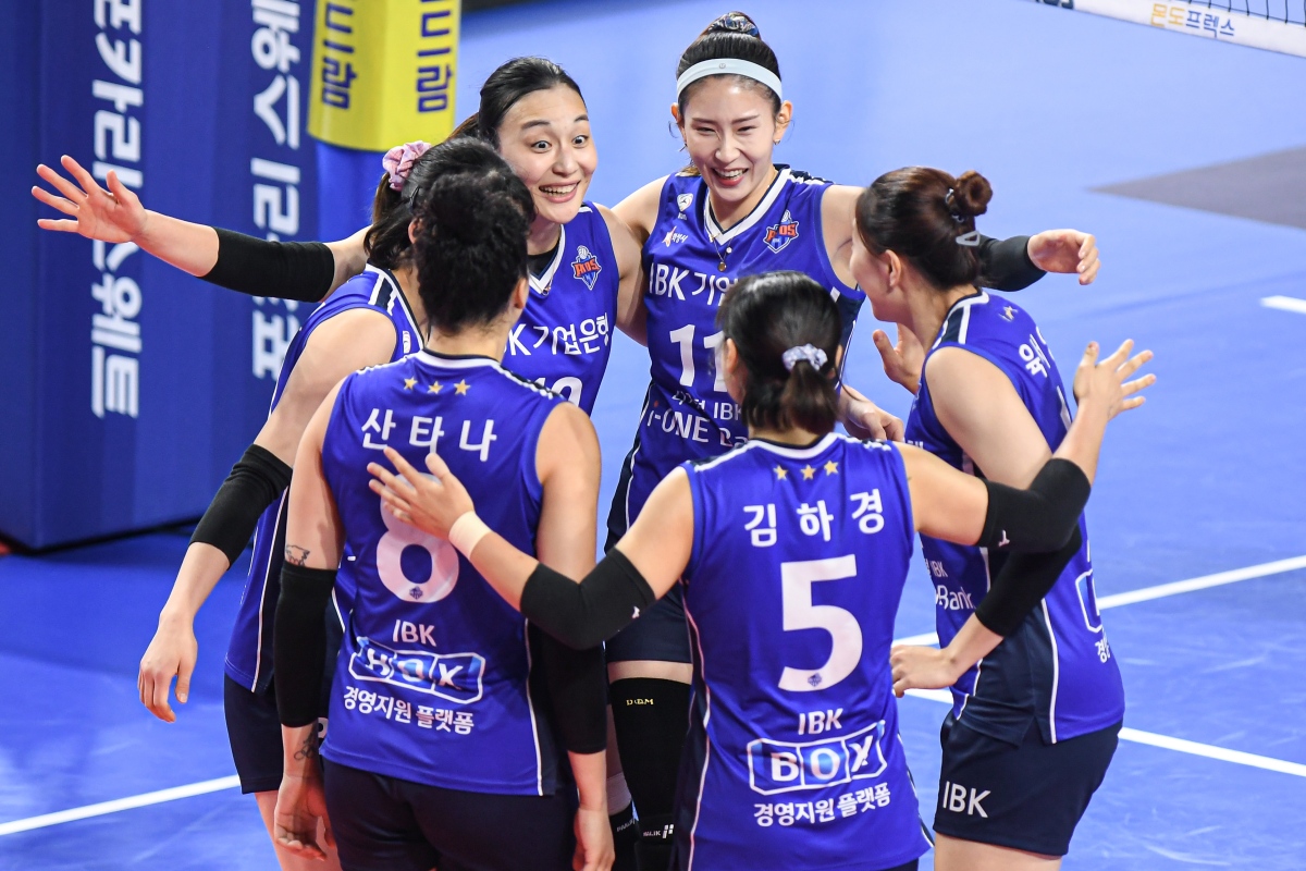 '풀세트 진땀승' IBK기업은행, GS칼텍스 잡고 4위 사수 (엑스포츠뉴스) - 나무뉴스