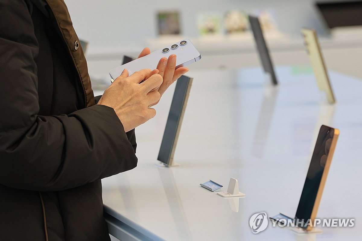 "갤럭시 S24 출시 초기 소비자 만족도, 아이폰15 앞서" - 나무뉴스