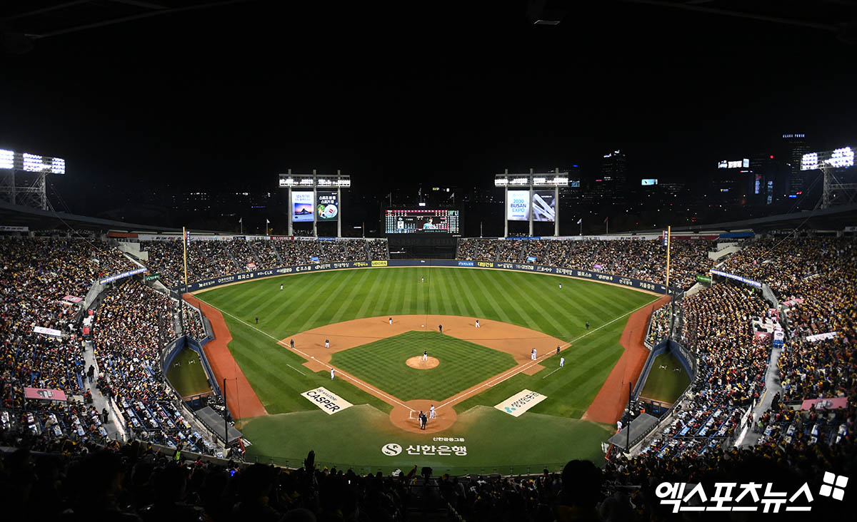 오늘 끝낼까, 6차전 갈까…LG-KT 5차전도 2만3750석 매진 [KS5] (엑스포츠뉴스) - 나무뉴스