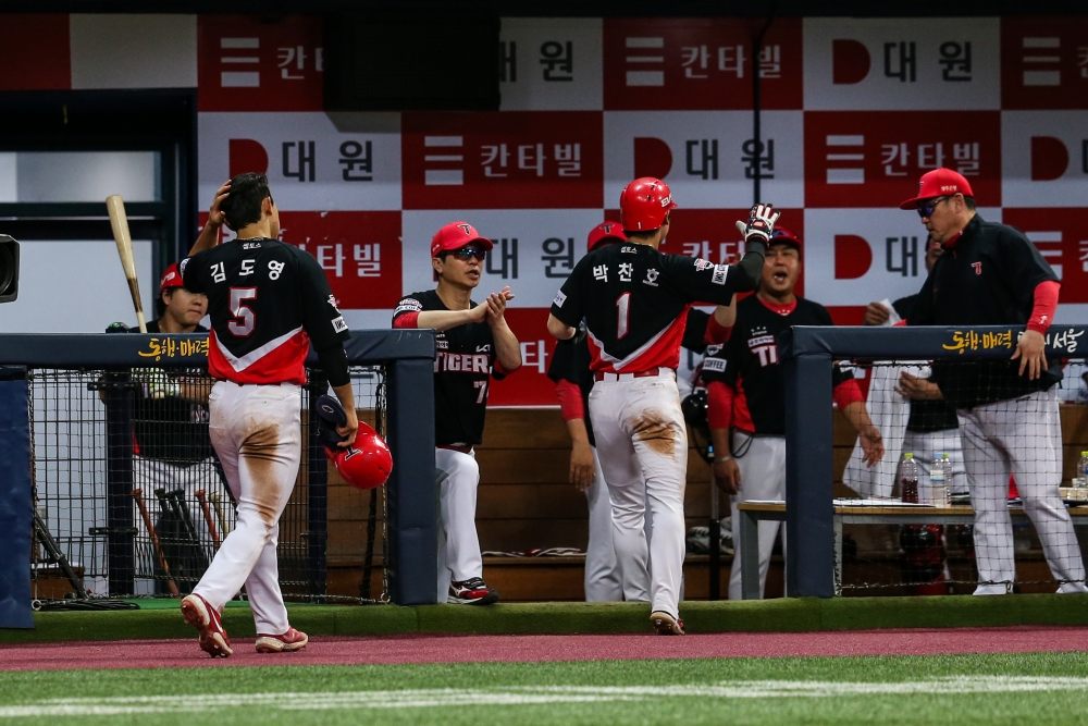 선발 부진에도 20안타 몰아친 KIA, 키움 13-5 완파...5위 SSG 0.5G 차 추격 (엑스포츠뉴스) - 나무뉴스