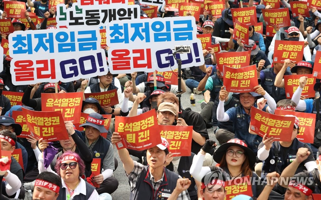 "최저임금 1만2천210원 시 GDP 1.33%↓·물가지수 6.84%p↑" (연합뉴스) - 나무뉴스