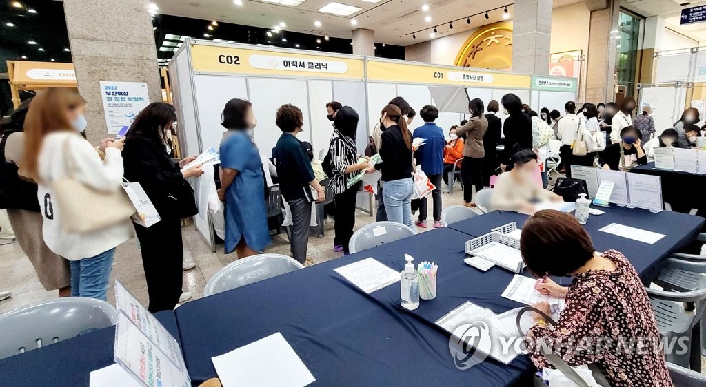 한국 남녀 경제활동 참가율 격차 18%p…OECD 7번째 커 - 나무뉴스