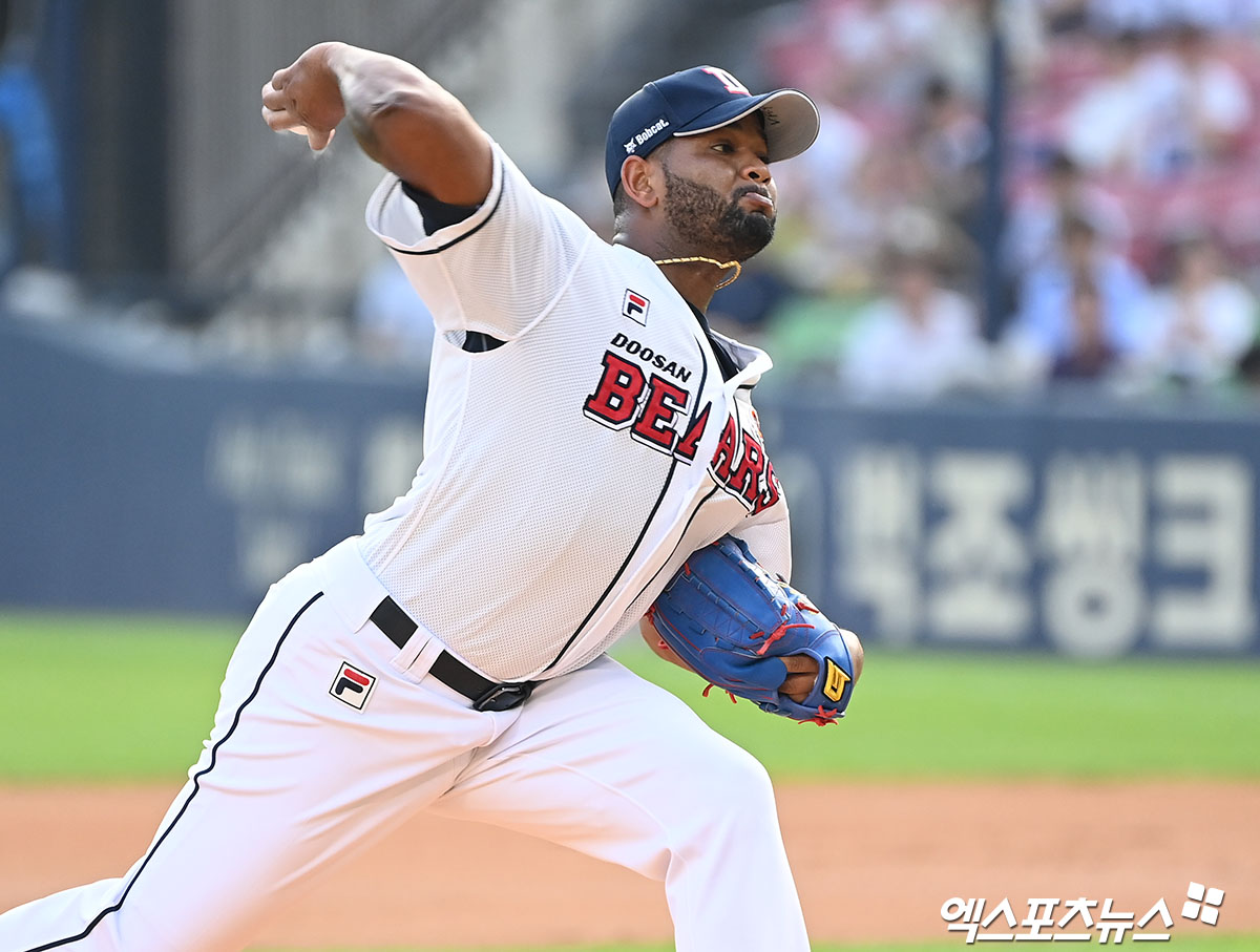 두산 알칸타라 재계약 주목한 일본 "NPB서 고전했지만 KBO에서 부활" - 나무뉴스