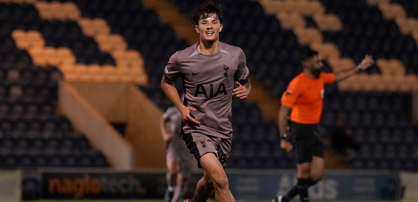 "SON과 어깨 나란히 한 재능" 토트넘 2군에 손흥민 또 있다?…"U-21에서 8골 넣어" - 나무뉴스