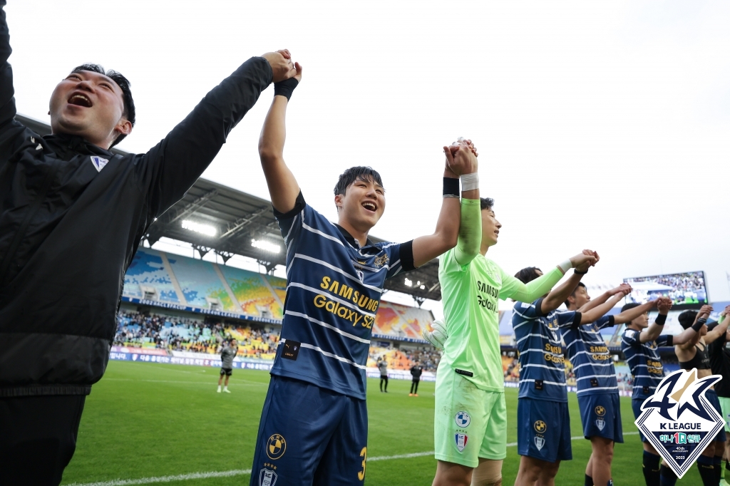 '염기훈 감독대행 첫 승 주역' 수원 김주찬, K리그1 33R MVP 선정 [오피셜] - 나무뉴스