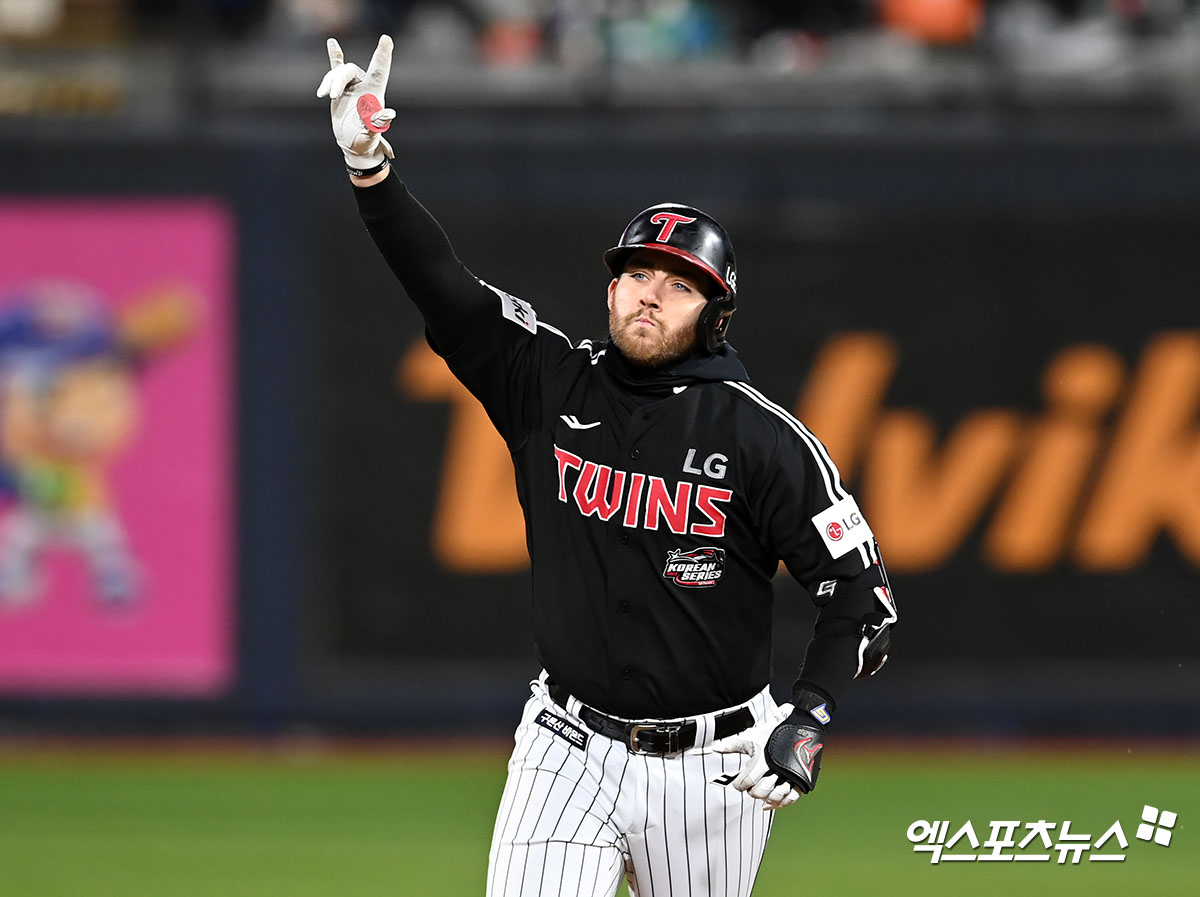 '확실한 기선제압' LG 오스틴, 벤자민 상대 선제 스리런 폭발! [KS3] (엑스포츠뉴스) - 나무뉴스