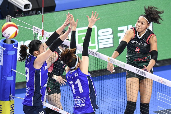 엘리자벳 46득점 폭발 KGC, IBK 꺾고 4위 도약 [화성:스코어] (엑스포츠뉴스) - 나무뉴스