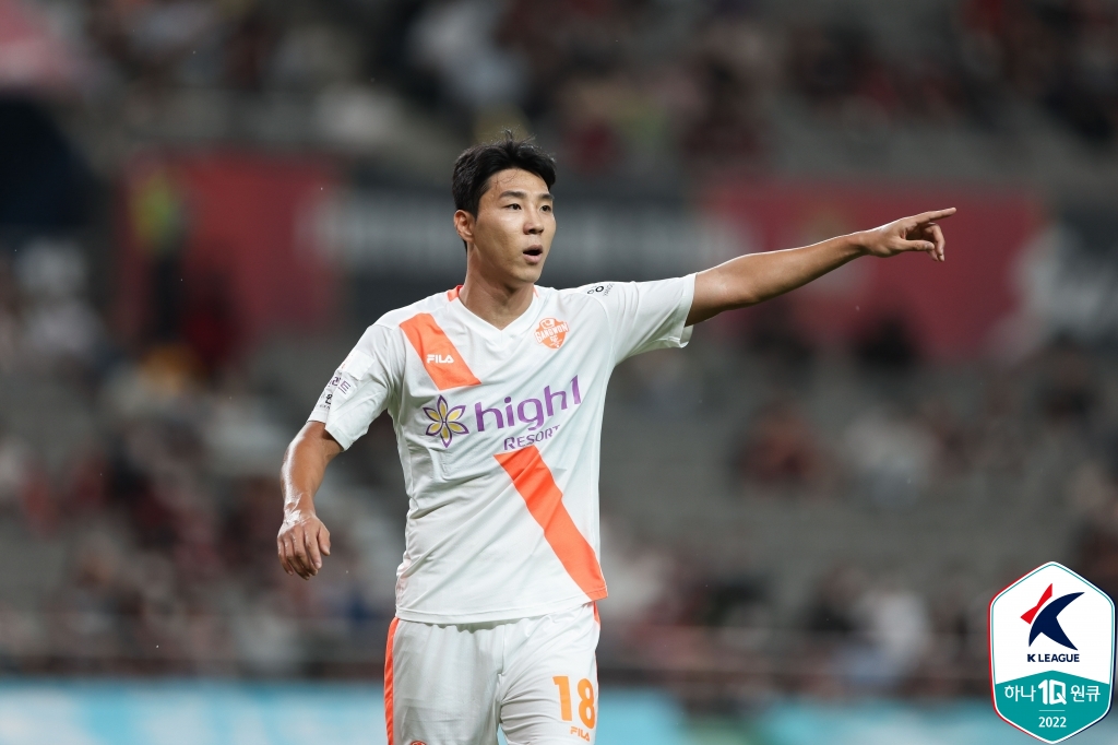 '뒤늦은 마수걸이포' 이정협 "첫 골 넣었지만 너무 미안했다…세리머니도 못해" [현장인터뷰] (엑스포츠뉴스) - 나무뉴스