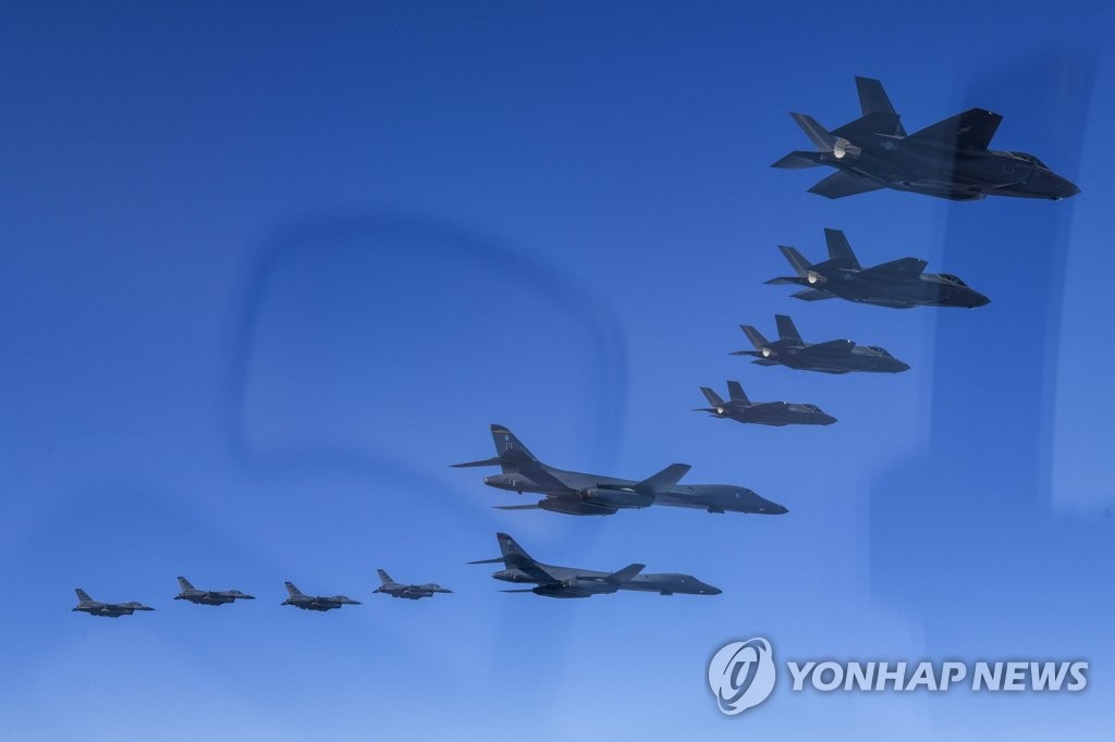 B-1B 폭격기 등 10여대 떴다…北ICBM 맞대응 한미연합훈련(종합2보) - 나무뉴스