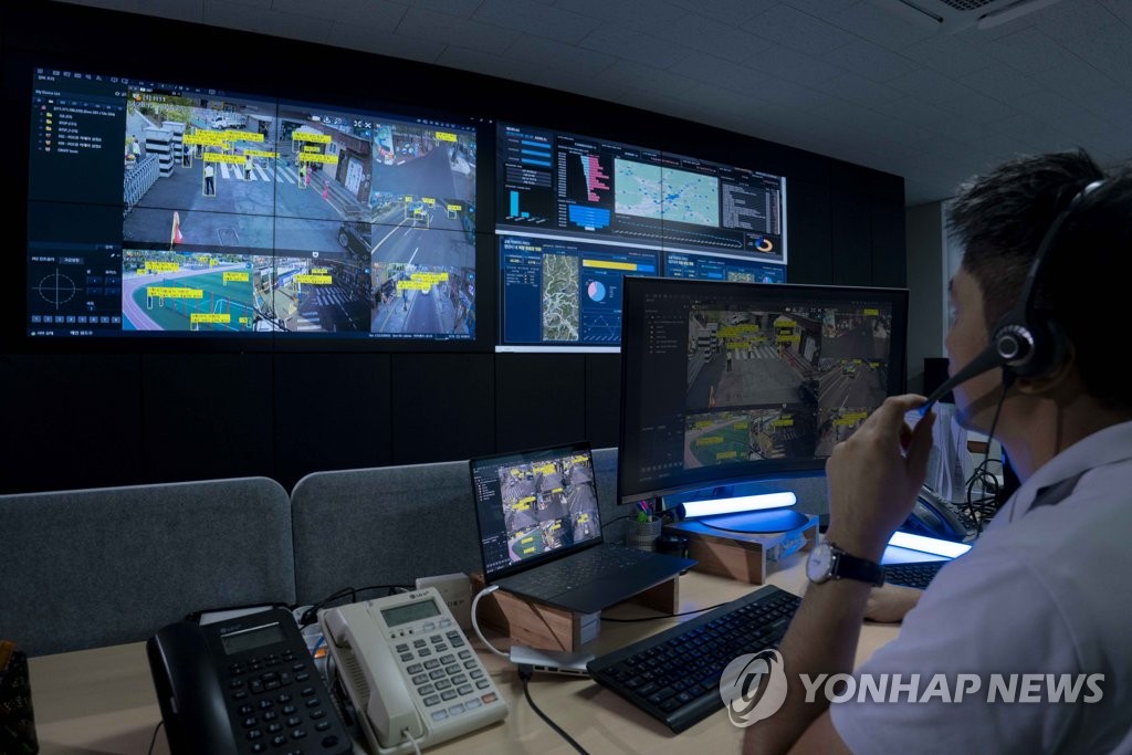 SKT, AI 기반 CCTV 관제설루션 출시…"연령대·성별·의상 식별" - 나무뉴스