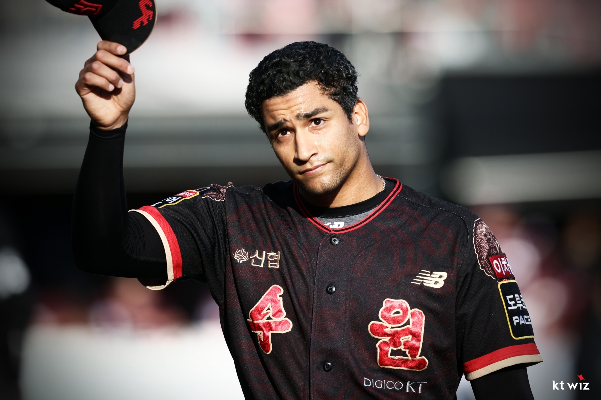 '대체선수 합류→승률왕 확정' 쿠에바스 "KBO 역사에 이름 남길 수 있어 영광" (엑스포츠뉴스) - 나무뉴스