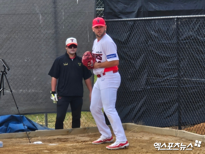 "새벽 4시에 일어나 KBO리그 봤다"…'ML 풀타임' 외인, V12 외치다 [캔버라 인터뷰] - 나무뉴스