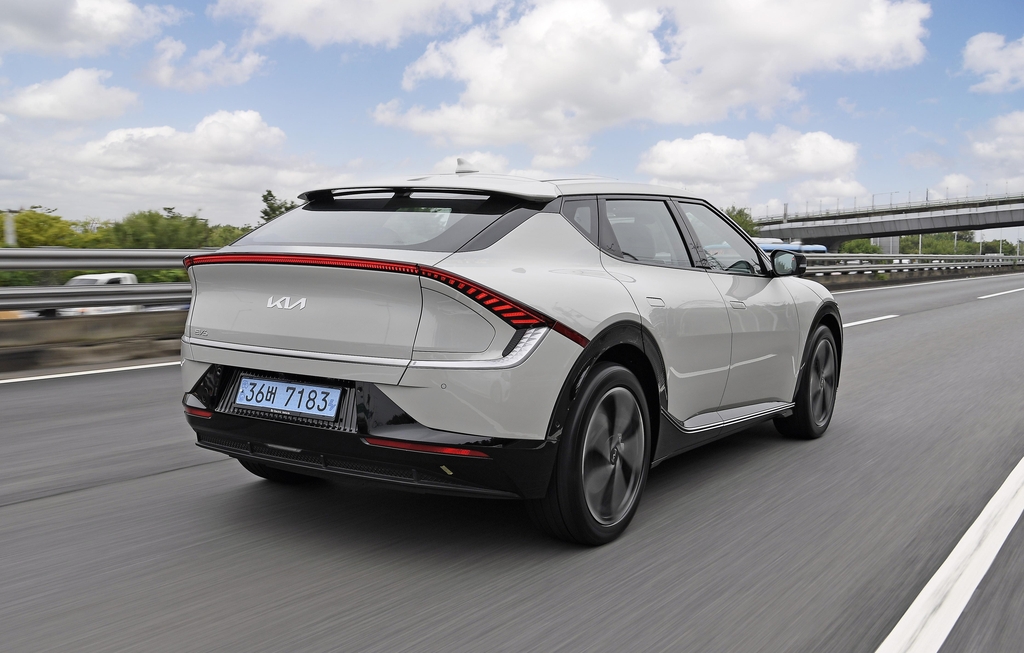 [시승기] 전기차 집안싸움 시작된다…기아 첫 전용 전기차 EV6 (연합뉴스) - 나무뉴스