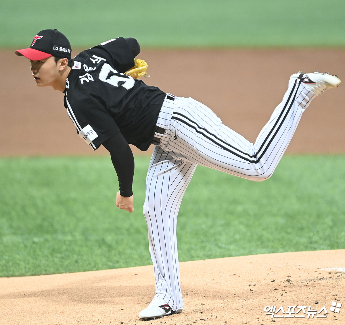 'WBC 14구→불펜 등판 27구' 페이스 더딘 김윤식…"첫 경기 70개 투구" (엑스포츠뉴스) - 나무뉴스