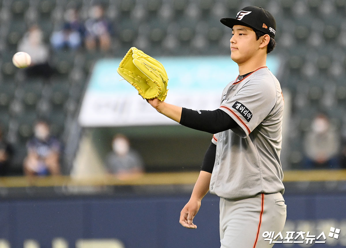 부상 후 실전 재개, 157km/h 뿌리는 문동주 "서두르지 않겠다" (엑스포츠뉴스) - 나무뉴스