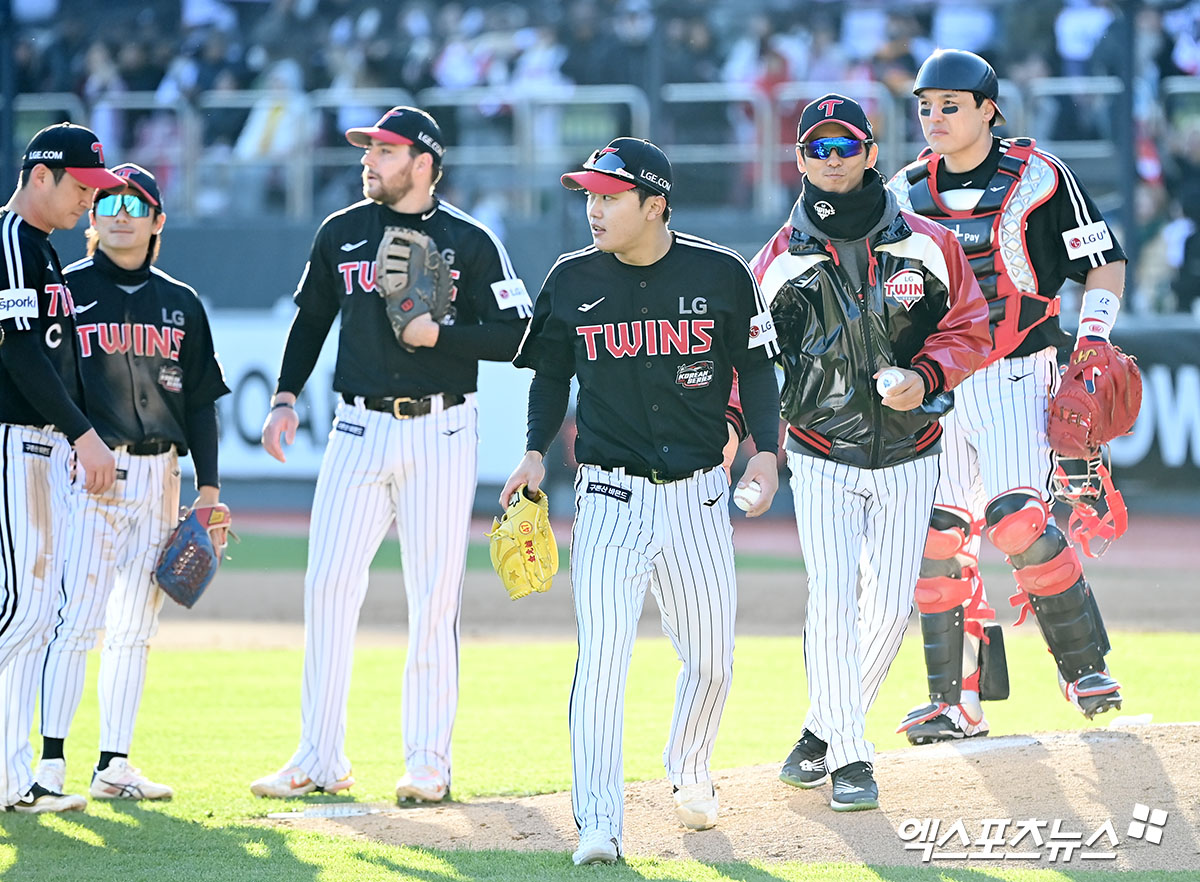 7677일 만의 LG KS 선발승…'4년차 좌완 영건'이 그 힘든 걸 해냈습니다 [KS4] - 나무뉴스