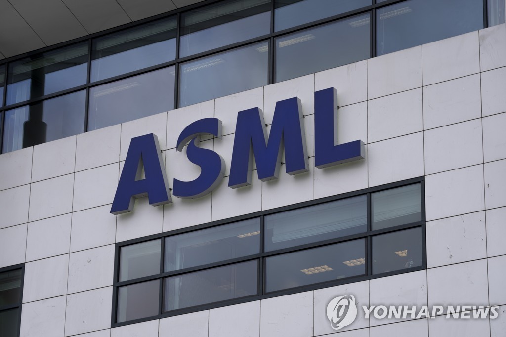 네덜란드 ASML, 연말까지 일부 노광장비 중국 수출 허가 얻어 - 나무뉴스