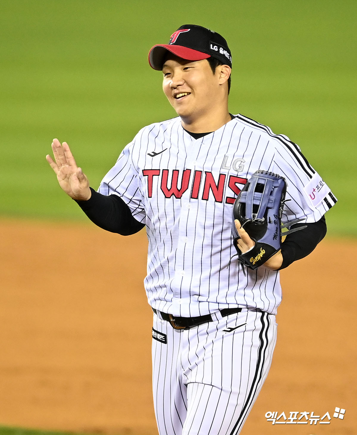 '과감한 주루에 호수비까지' LG, 디테일의 승리 [PO1] (엑스포츠뉴스) - 나무뉴스