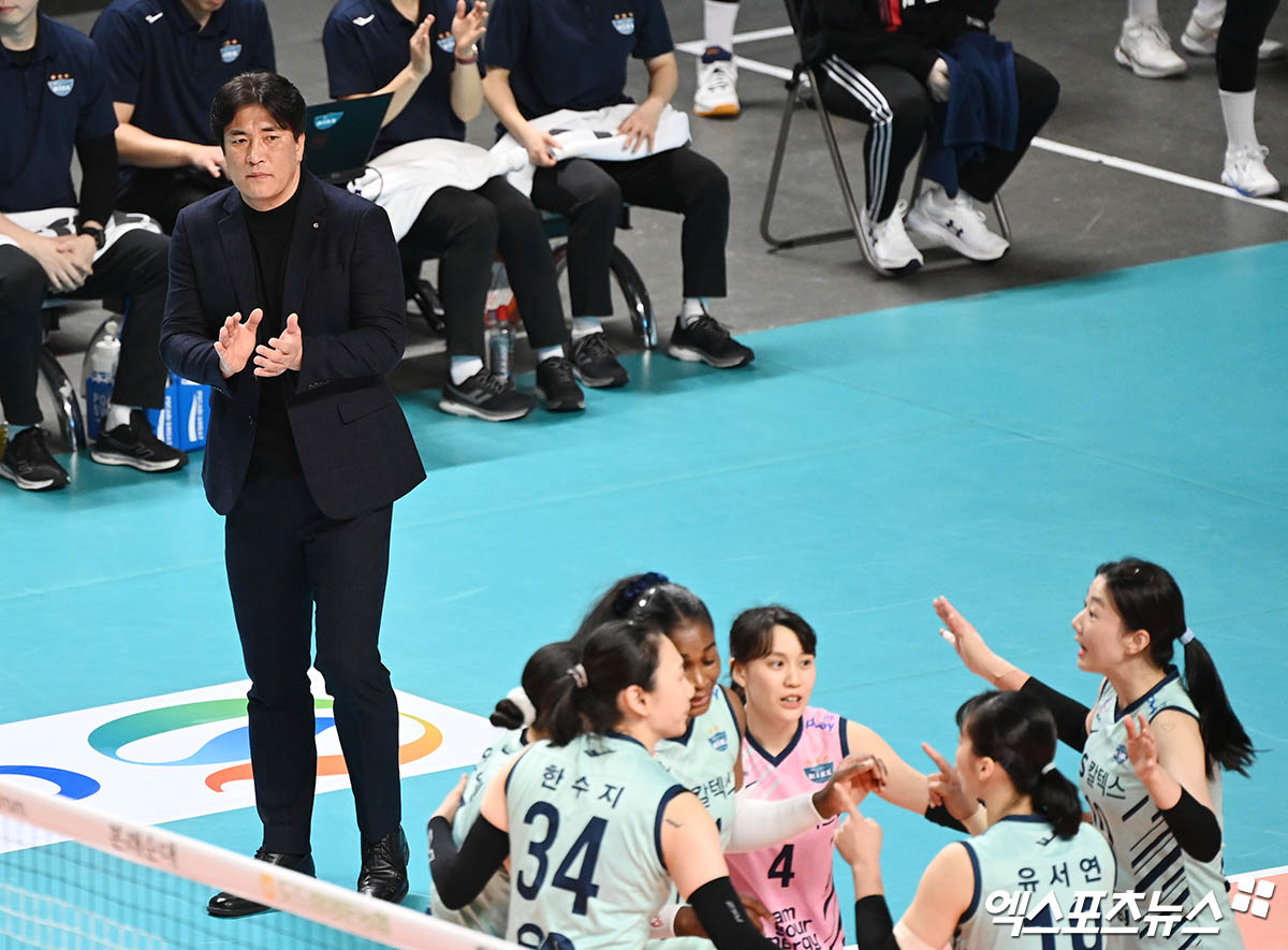 봄배구 희망 살린 차상현 감독 "큰 고비 넘겨, KGC-도로공사전이 승부수" (엑스포츠뉴스) - 나무뉴스