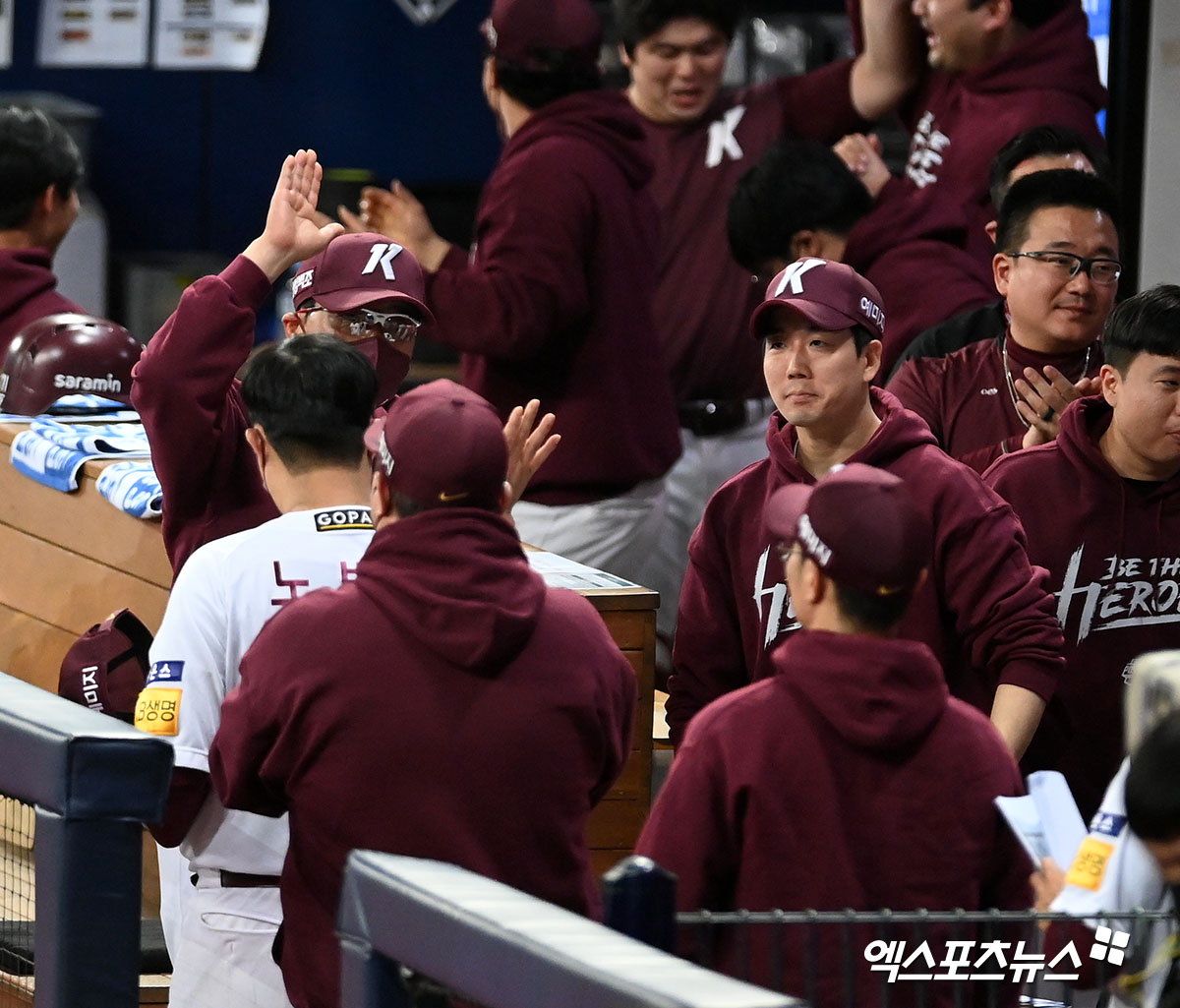 KS 진격 성공한 영웅군단 "선수들과 여한 없이 맘껏 즐기겠다" [PO4] (엑스포츠뉴스) - 나무뉴스