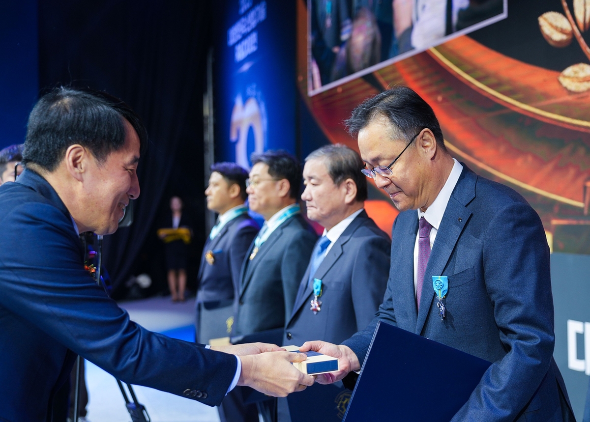 HL클레무브 윤팔주 CEO, 대한민국 산업기술 R&D대전 '산업포장' (연합뉴스) - 나무뉴스