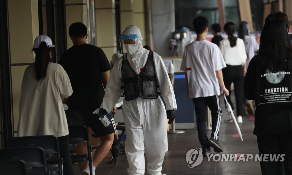 [3보] 신규확진 762명, 이틀째 700명대…지역발생의 85.3%가 수도권 (연합뉴스) - 나무뉴스